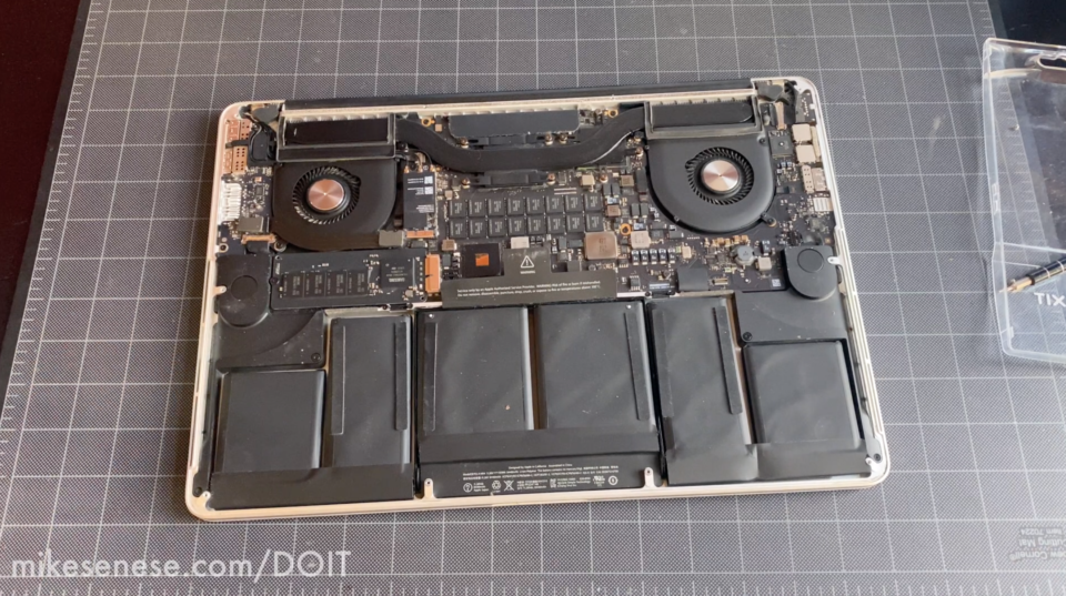 How to Change a Macbook Pro battery Quickly and Easily With Kite String — DO IT: Projects, Plans ...